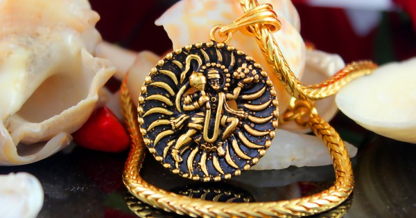 Nakabh Gold Plated Hanuman ji Locket Pendant Chain for Men and Boys ...